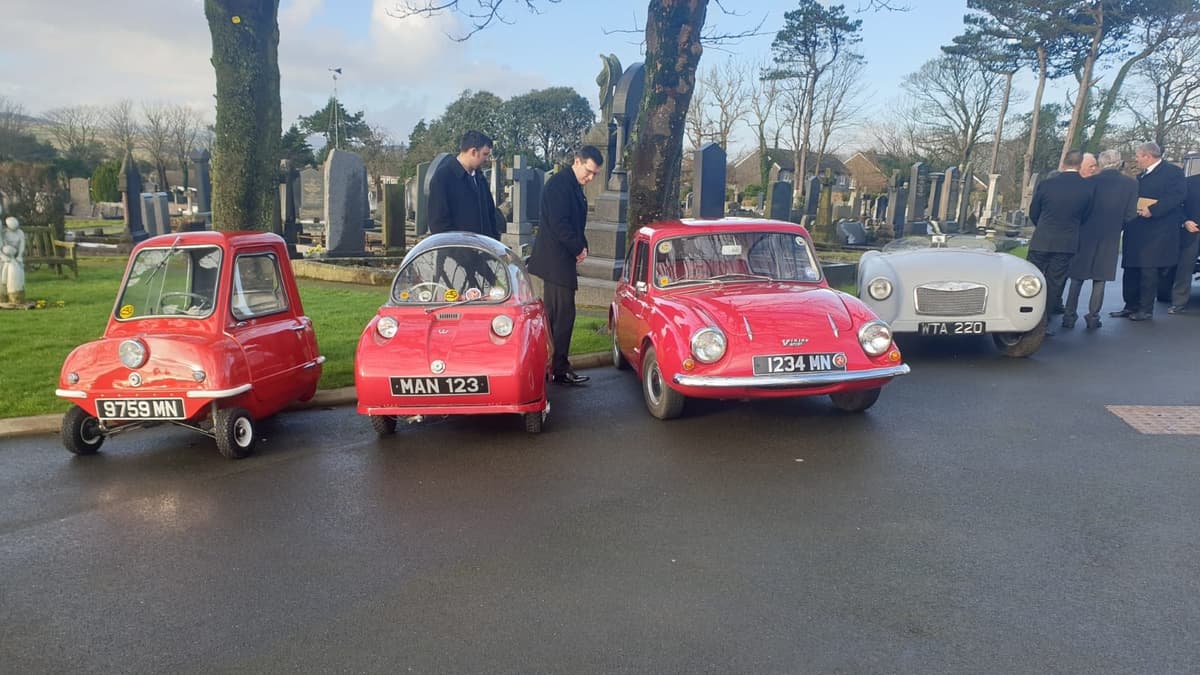 Rare sight at funeral of George Gelling as Peel Engineering cars line-up in tribute | iomtoday.co.im